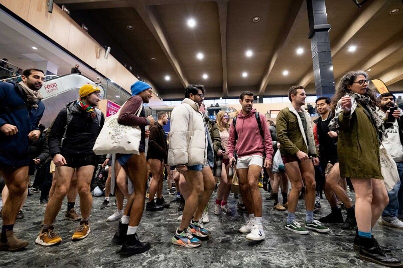 倫敦no Trousers Tube Ride再現!男男女女於寒冬下以各式底褲造型示人
